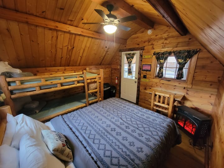 Cozy Rustic Cabin On The Base Of Mount Shasta - Mount Shasta, CA