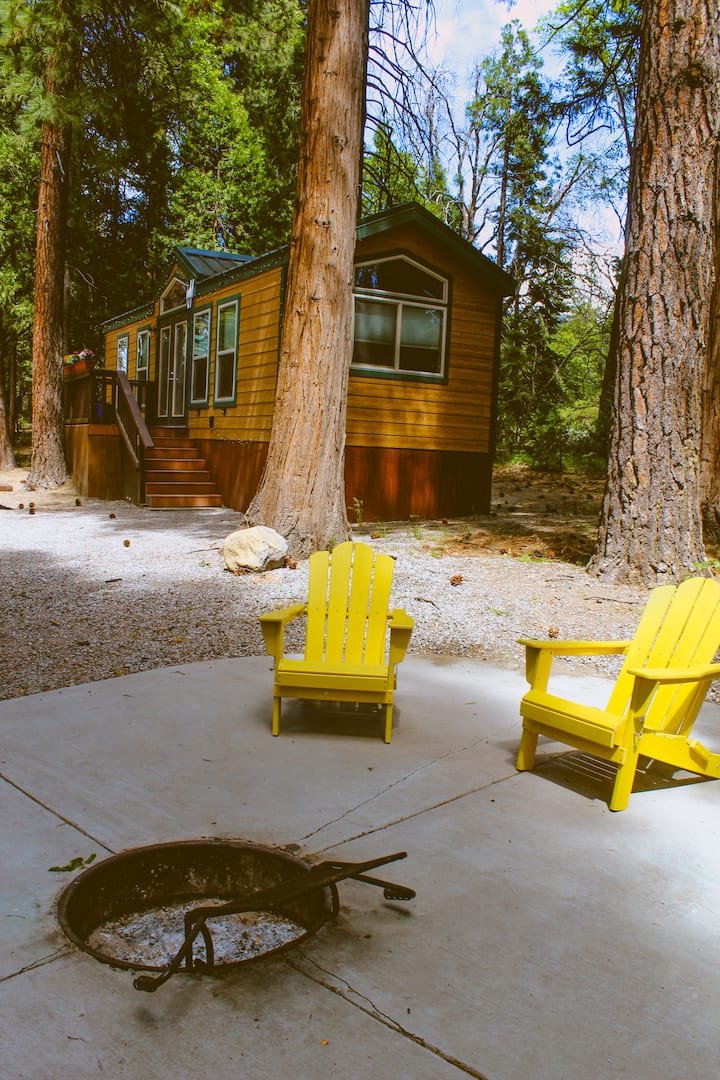 Rustic Lodge Located At The Base Of Mount Shasta - Mount Shasta, CA