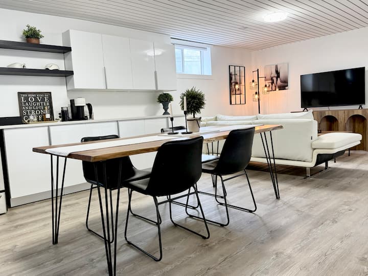 The Oak & Iron Suite - Vernon