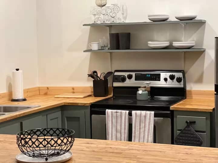 Stylish 1br Suite Close To Downtown Knoxville - University of Tennessee, Knoxville