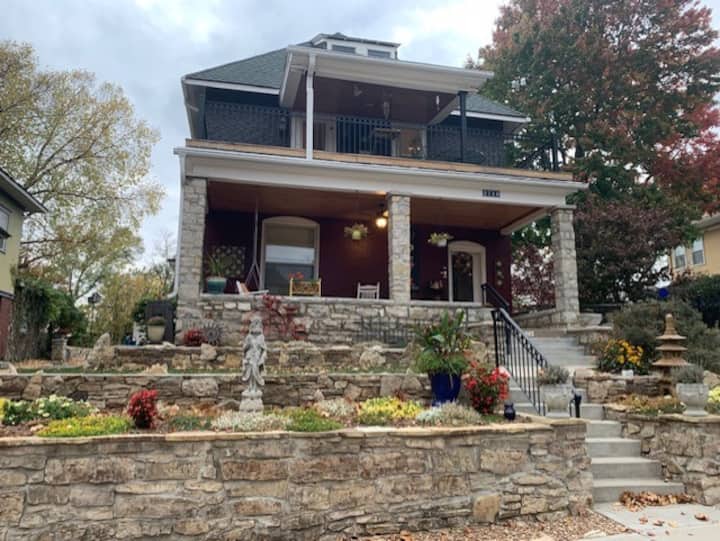 Welcome To The Dragon's Den - Kansas City, MO