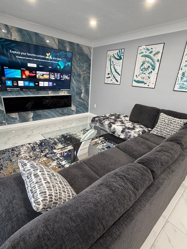 Beautiful Modern Home In The Heart Of St Catharine - St. Catharines