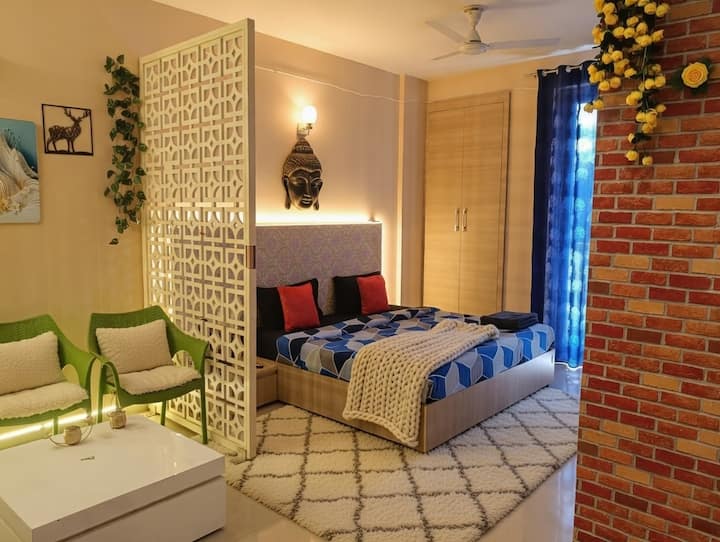 Peaceful Studio Facing Chandrodya By Ramya Stays - Vrindavan