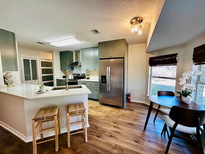 Family-friendly Coastal Chic Home - Navarre, FL