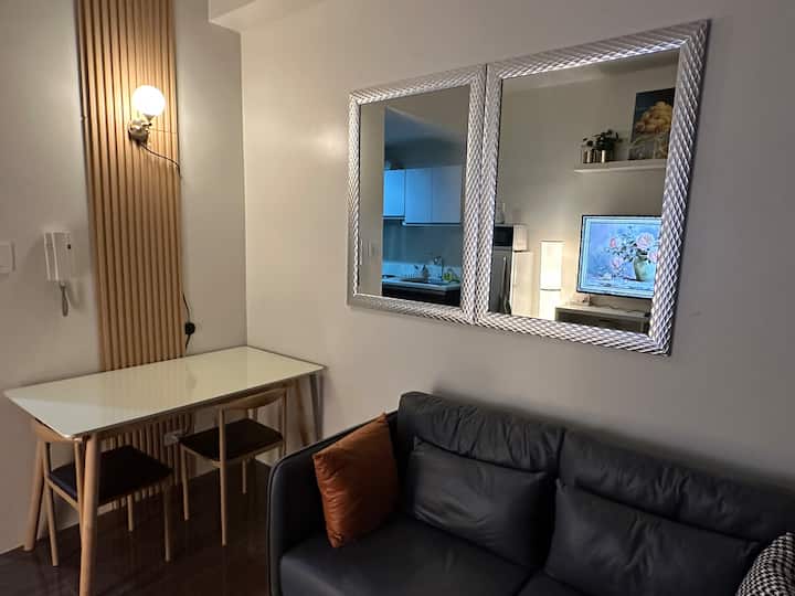 J-airresidences Wbalcony|queen|minimalist|ayala 53 - Manila