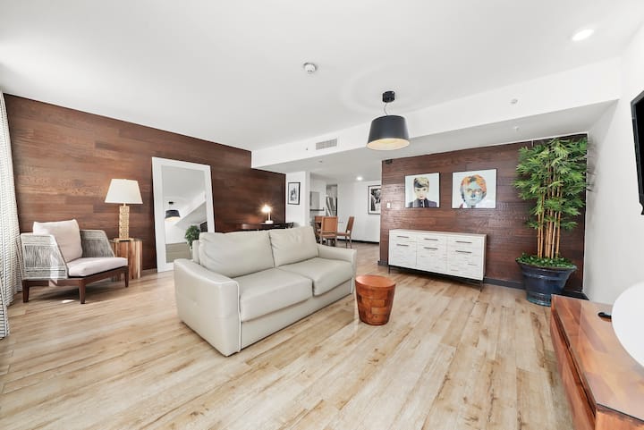 Collins Ave Two-bedroom Suite - Miami Beach, FL