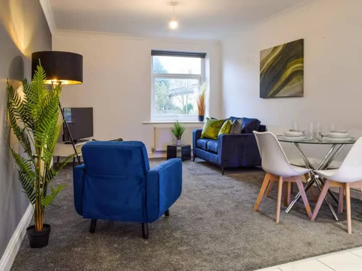 7bed 14pp Contractors 6apt Free Parking Nhs Trades - Huddersfield