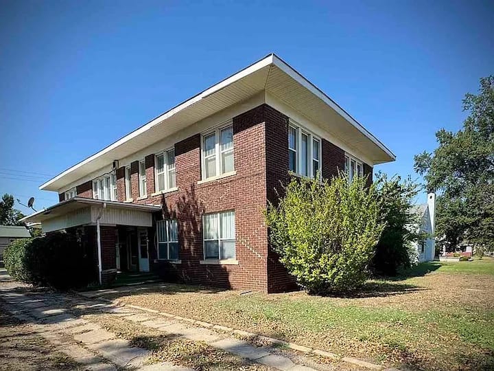 Spacious Apartment Near It All. - Ponca City, OK