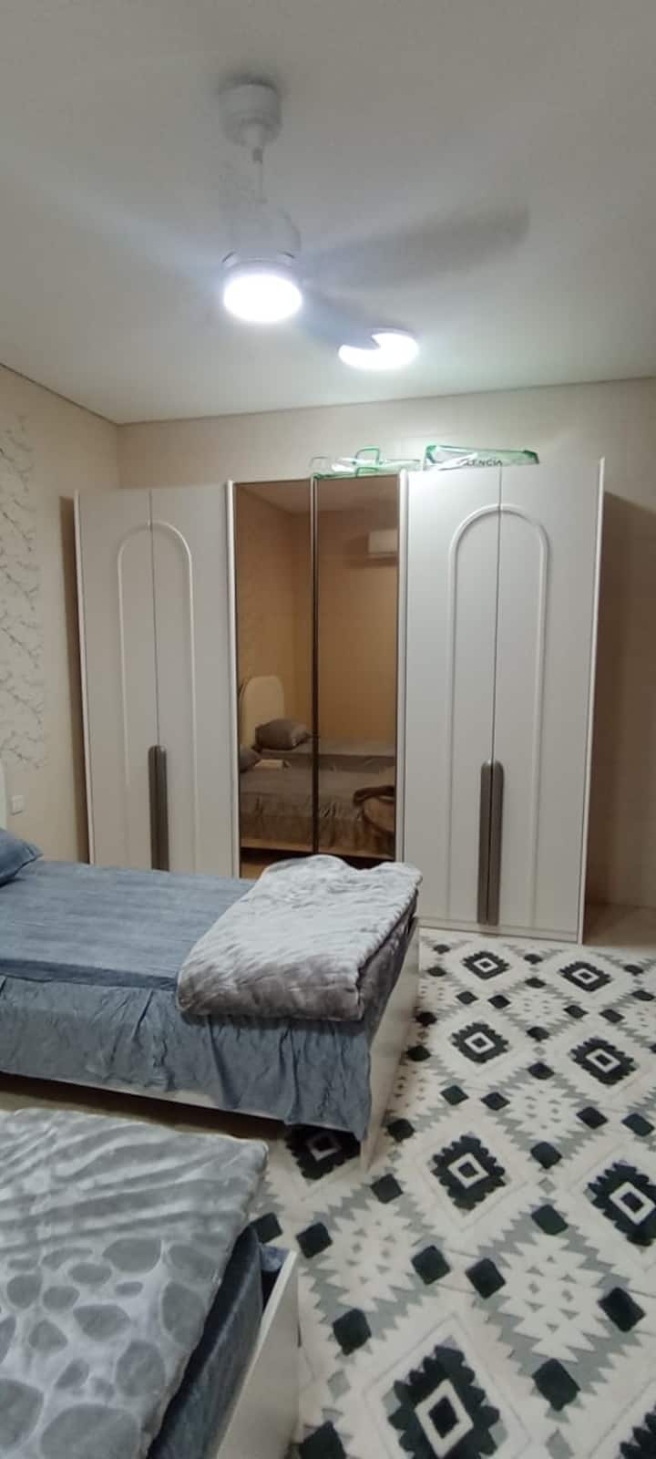 شقق جديدة مؤثثة بالكامل، في كورنيش الكوفة. - Iraq