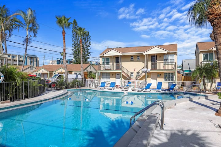 Gulf Gardens #16 | Coastal Condo Near Beach & Gulf - Madeira Beach, FL