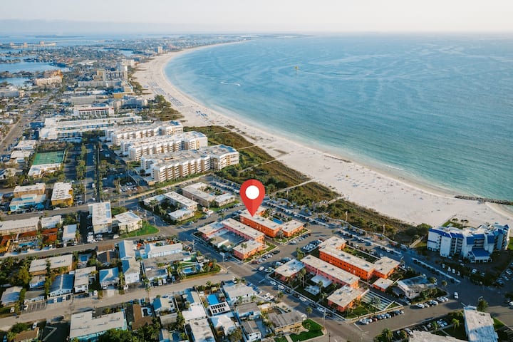 Gulf Breezes & Beach Days - St Pete Beach Condo - St. Pete Beach, FL