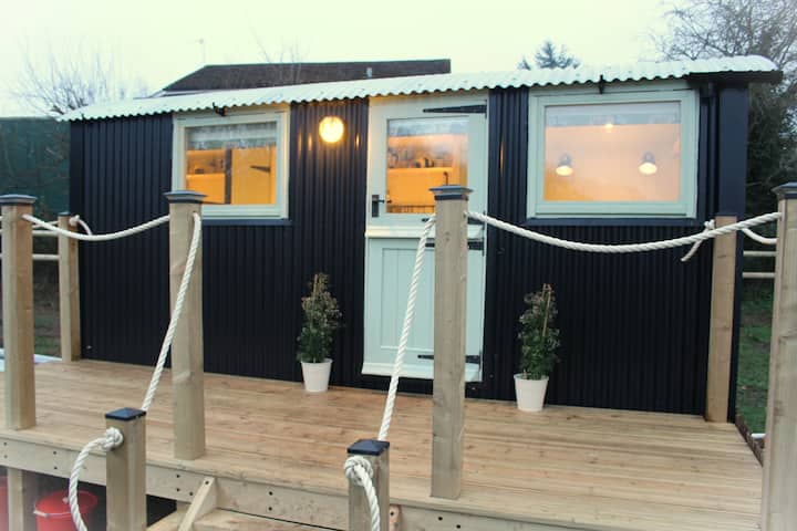 Cosy Shepherd Hut With Fire Pit & Views - Bewdley