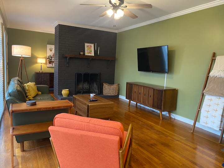 Shoals Mid-century Retreat - Florence, AL