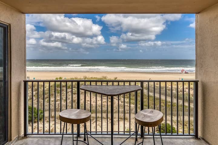 Oceanfront Condo With Balcony & Great Views - Ocean City, MD