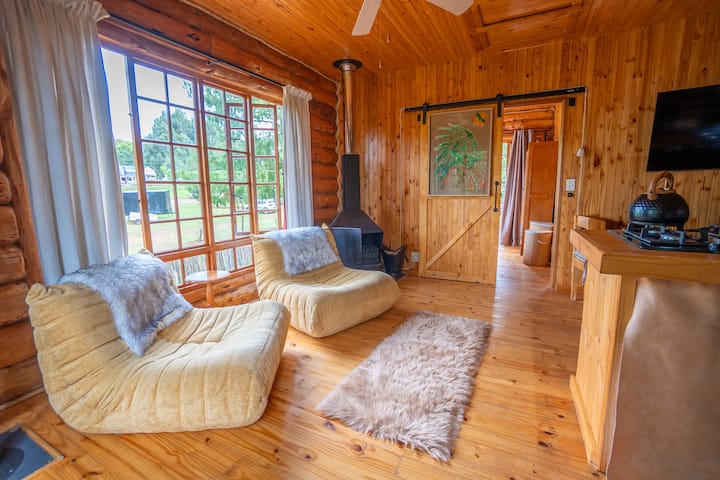 Little Lions - Couples Cabin - Dullstroom