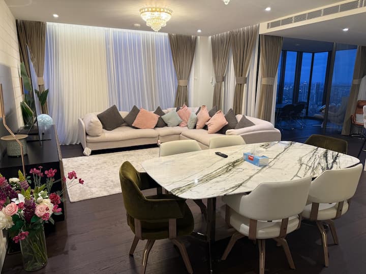 Lux 3 Bed Nine Elm - London