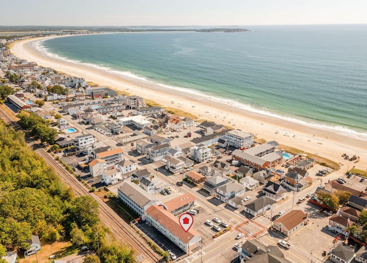 Sunny Summer Condo - Steps From Downtown & Beach - Old Orchard Beach, ME