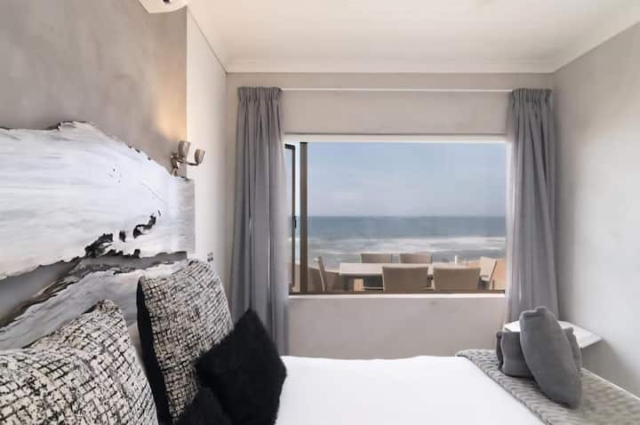 Oceanfront Haven | Stylish 3-bedroom Beach House - Dolphin Coast