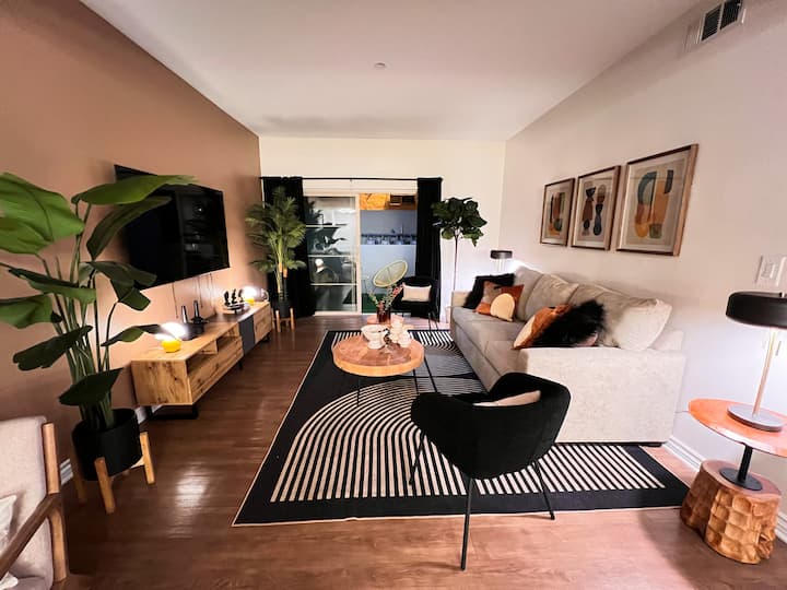 Charming Park Oasis W/ Patio, Parking & Laundry - Los Angeles, CA