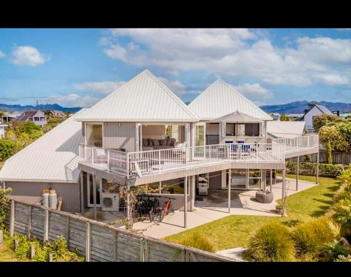 Beach And Playground Next Door! - Whitianga