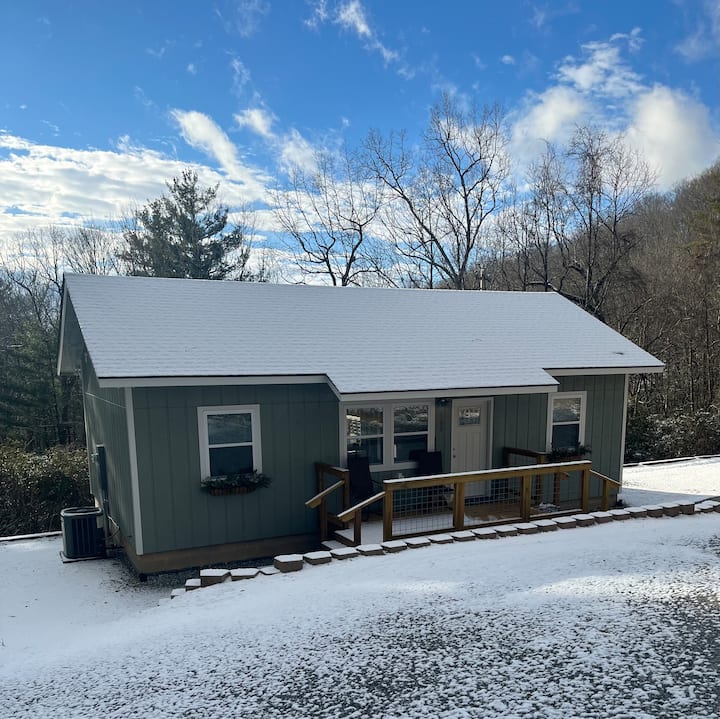 Mountain Laurel Cottage - Sapphire, NC