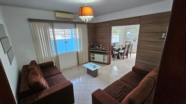 Cozy Blue House - Laguna