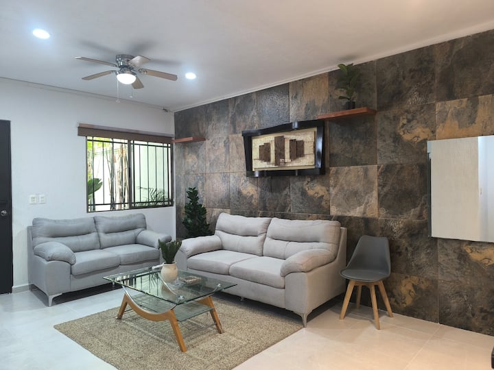 ¡Alojamiento Cómodo Y Amplio! En Mérida. - Merida