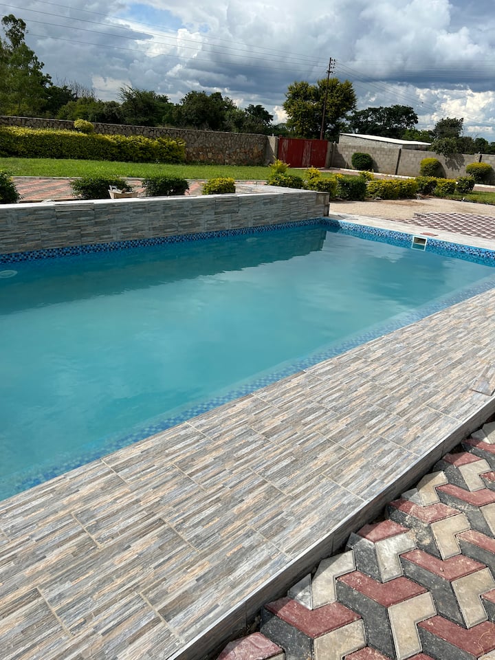 Blythe Spacious 4 Bedrooms With Pool - Zimbabwe