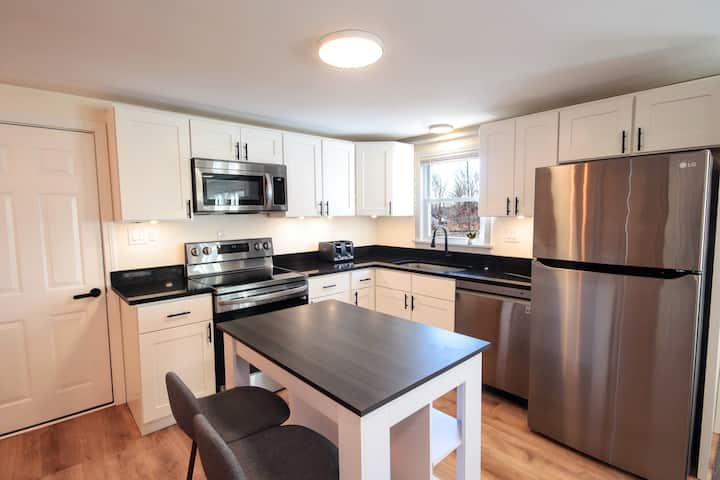 Bright & Comfortable 2br/2ba Retreat In Berwick - Rochester, NH