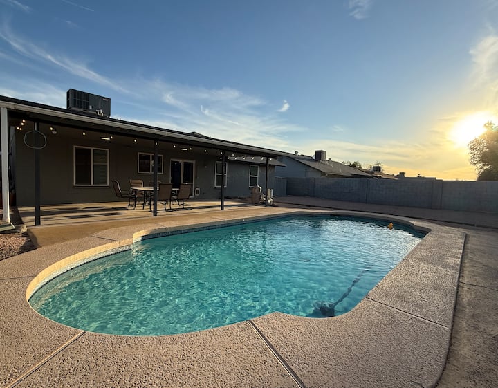 Cozy Home With Pool And Spacious Backyard - 메사