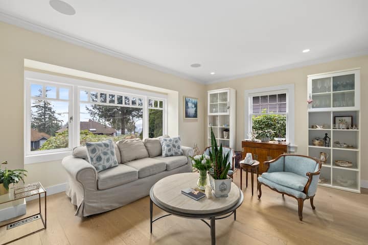 Charming Heritage Home - North Vancouver