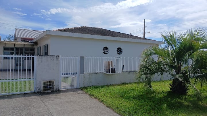 Casa Em Laguna, Próximo A Praia Do Mar Grosso! - Laguna