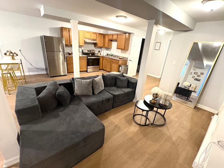 Modern Apartment. - Albany, NY