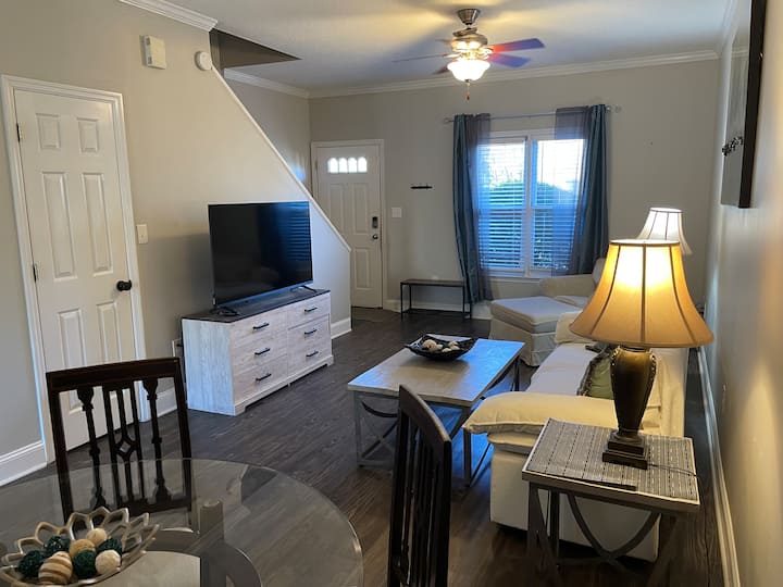 Stylish Townhome Close To All - Athens, GA