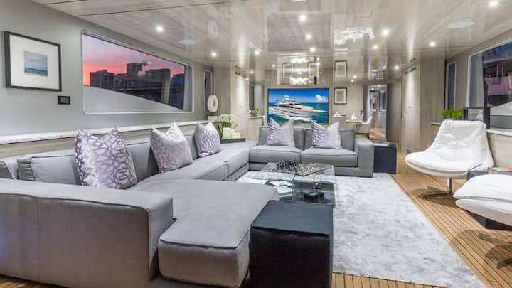 Ultra-luxury Private Yacht Experience 5 Star - Miami, FL