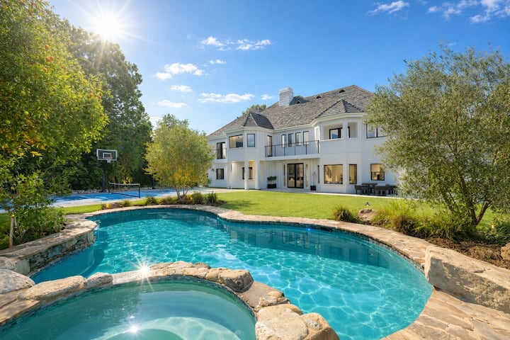 Resort-style La Estate | Gated | Pool + Pickleball - Calabasas, CA