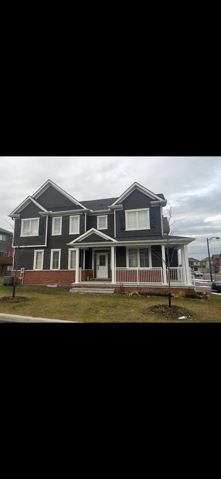 New Build Spacious 4-bedroom House - Ottawa