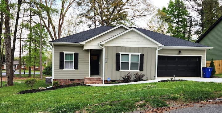 Family Retreat+ Work Area+ Play/eat/shop In 10 Min - クリーブランド, TN