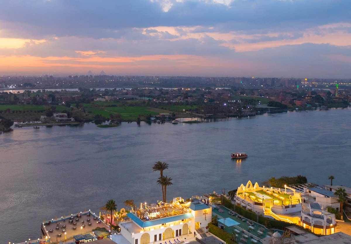 Vue panoramique sur le Nil et les pyramides 4BR – Maadi - Maisons à ...