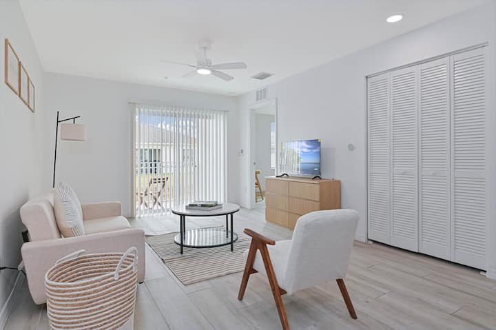 Cozy Coastal Apartment - Cape Coral, FL