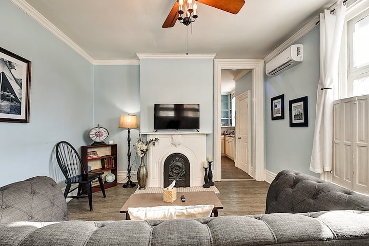 Cozy Irvington Gem In Victorian Home - Indianapolis, IN