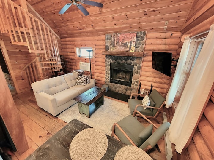 Cozy 2-bed Cabin W/hot Tub - Walk To Lake/dining - Deep Creek Lake, MD