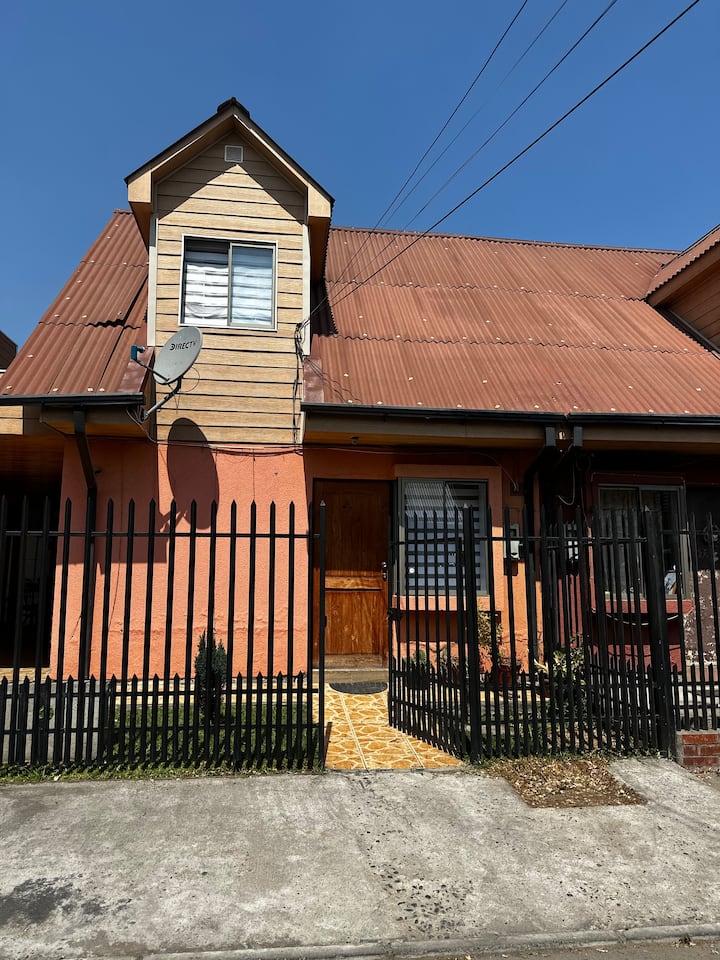 Acogedora Casa Con Estacionamiento Privado. - Curicó