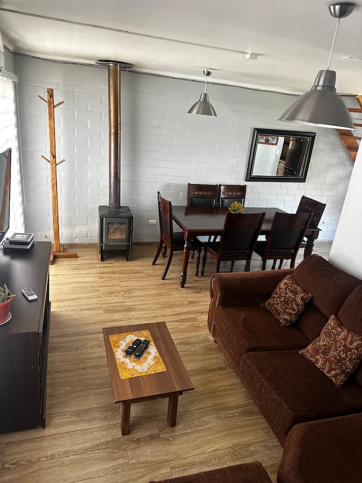 Acogedora Casa Con Estacionamiento Privado. - Curicó