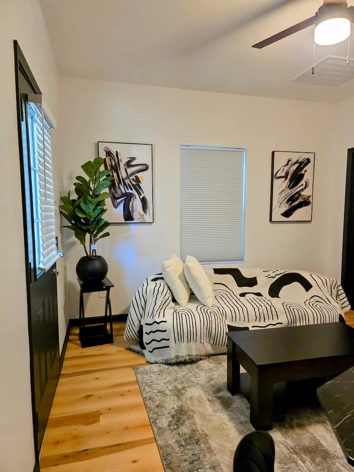 The Executive Stand Alone  In-law Suite - Grand Prairie, TX