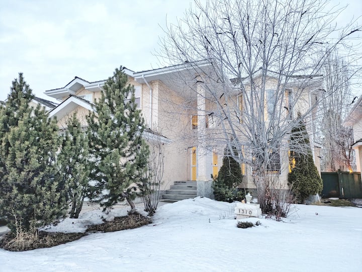 Elegant & Spacious Wedgewood Heights Retreat - Edmonton