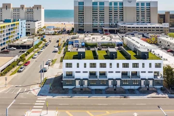 Oceanfront Bliss — Breathtaking Views! - Virginia Beach, VA