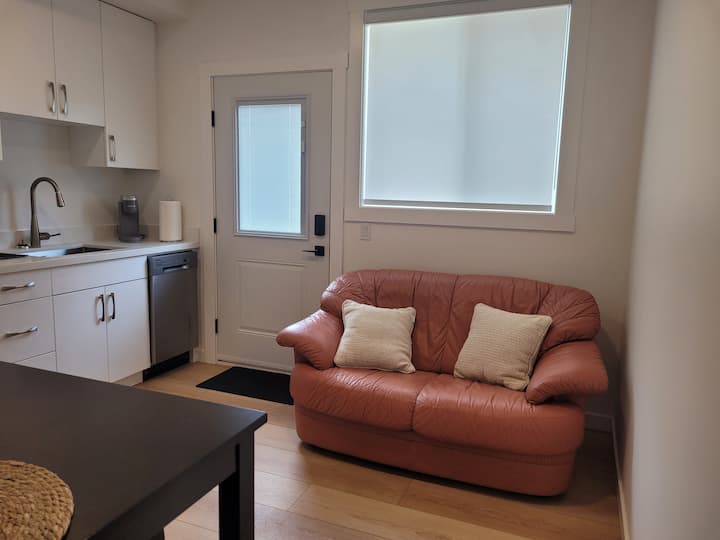 New And Cozy 1 Bedroom Suite - West Kelowna