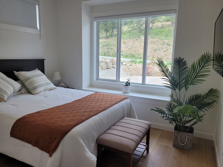 New And Cozy 1 Bedroom Suite - West Kelowna