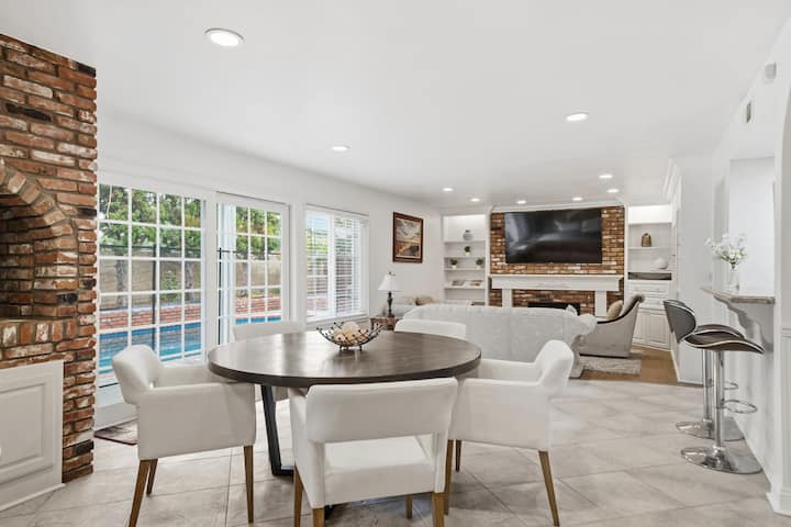 Spacious 4br Huntington Beach Getaway - Huntington Beach, CA